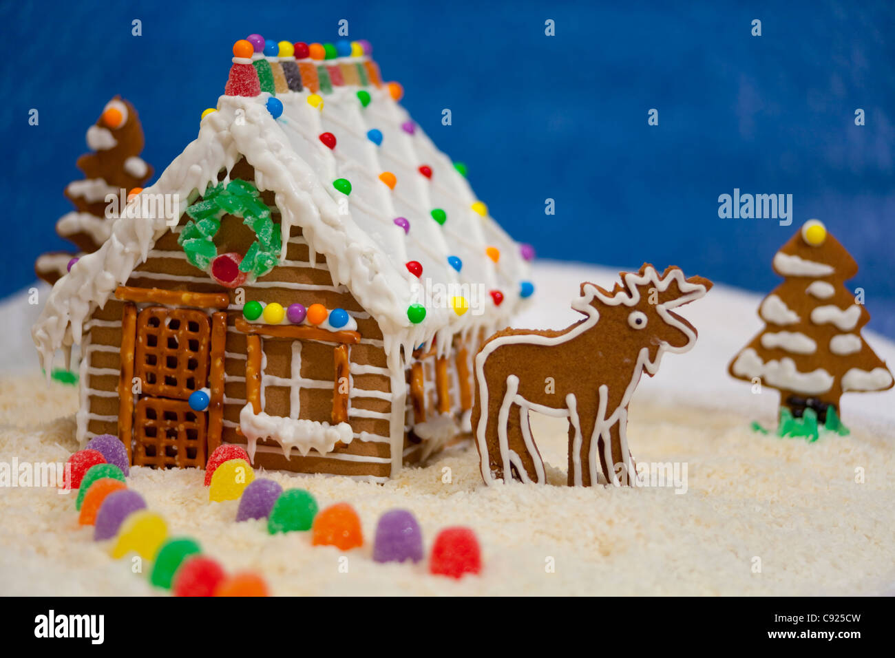 Close up of log cabin gingerbread house scene Stock Photo - Alamy