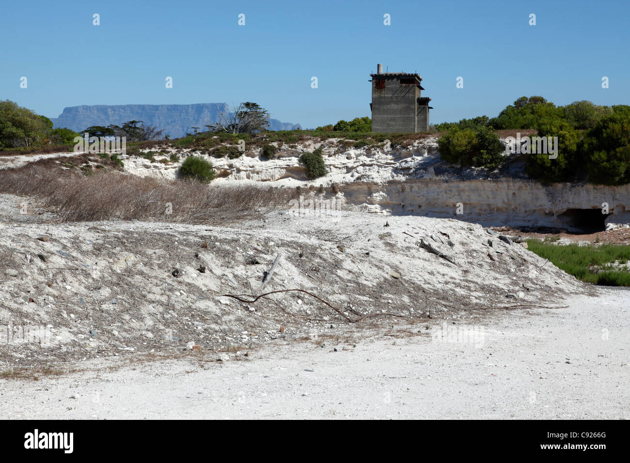 Nelson mandela prison robben island hi-res stock photography and images ...