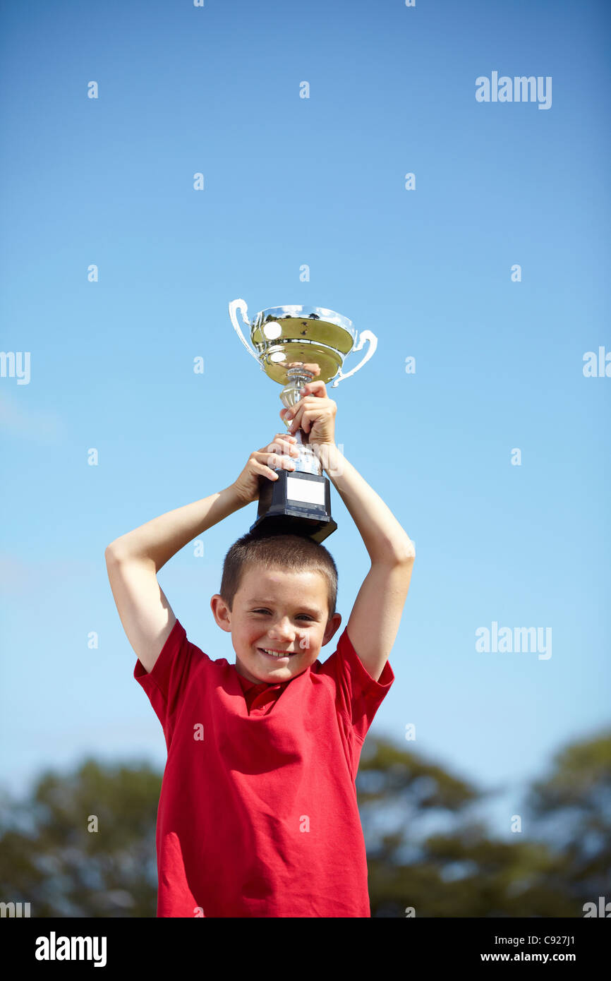 Athletics action celebrating arm raised hi-res stock photography and ...