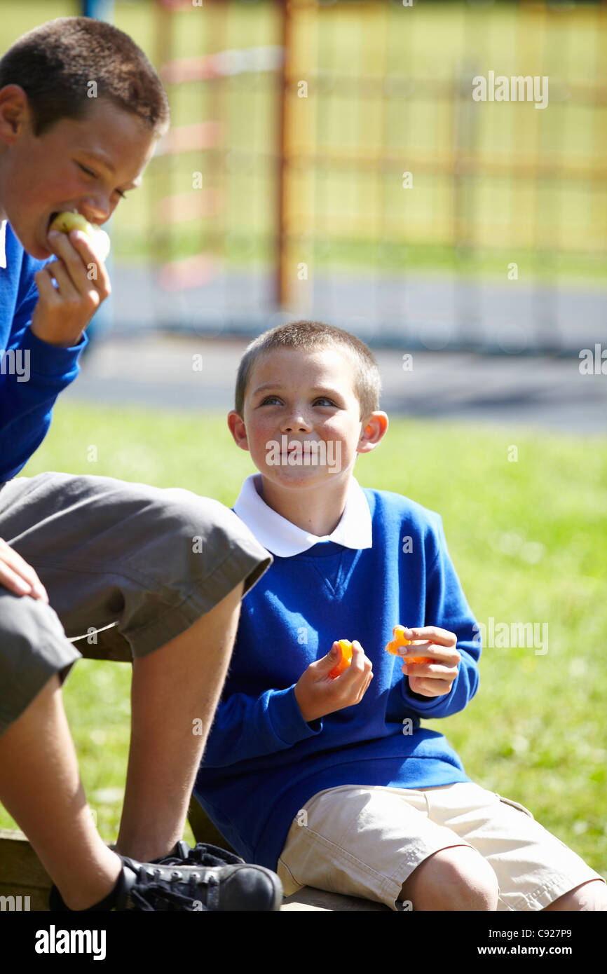 Students eating together outdoors Stock Photo - Alamy