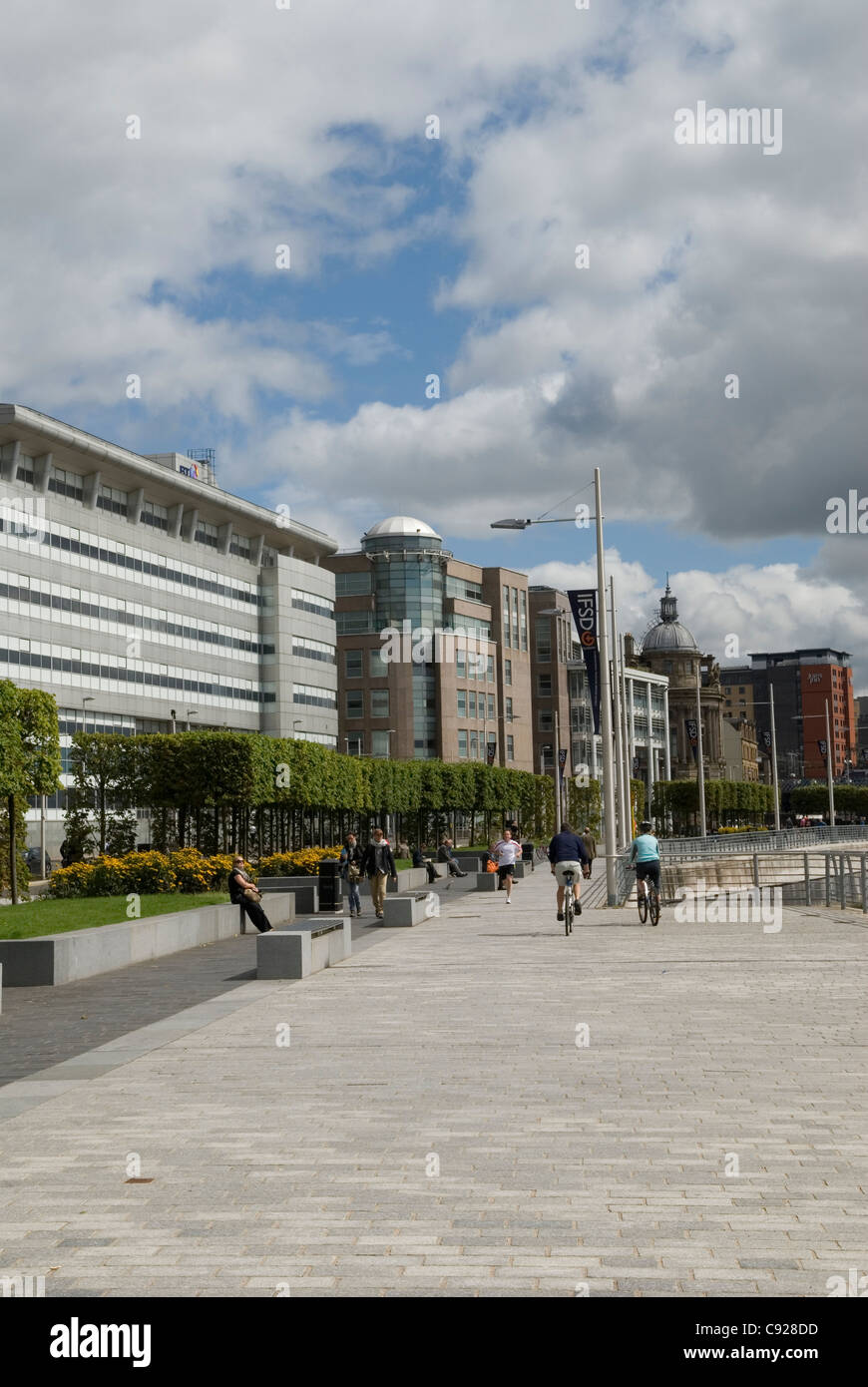 The Clyde Walkway in Central Glasgow Stock Photo - Alamy