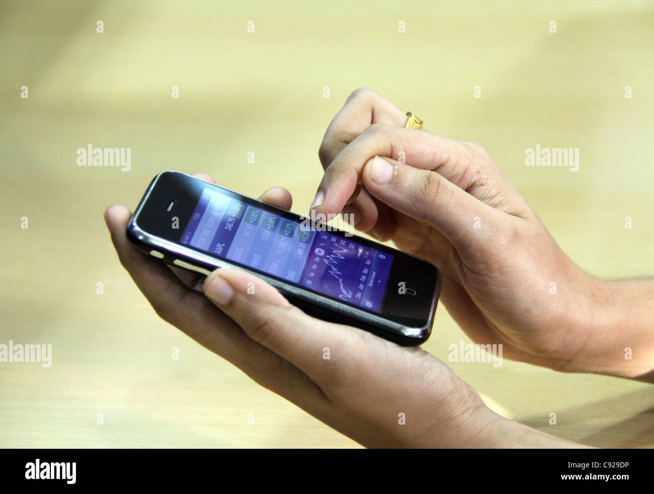 Hand hands using hi-res stock photography and images - Alamy