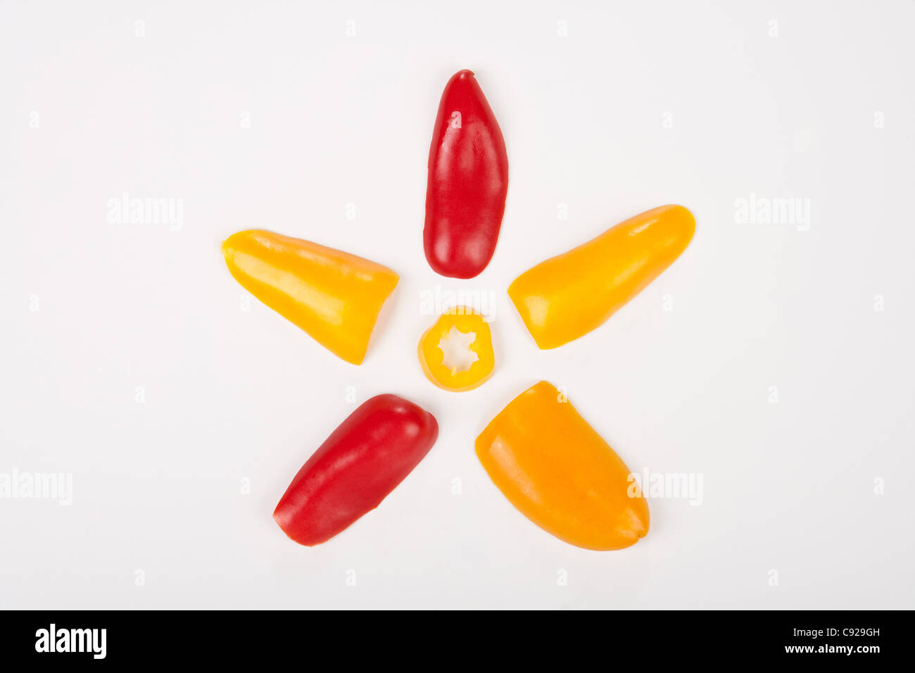Small yellow pepper slices hi-res stock photography and images - Alamy