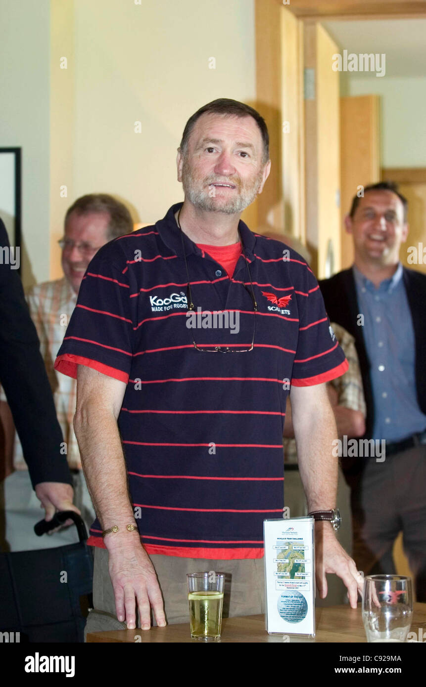 Welsh rugby legend Ray Gravell speaking at Machynys Peninsula Golf ...