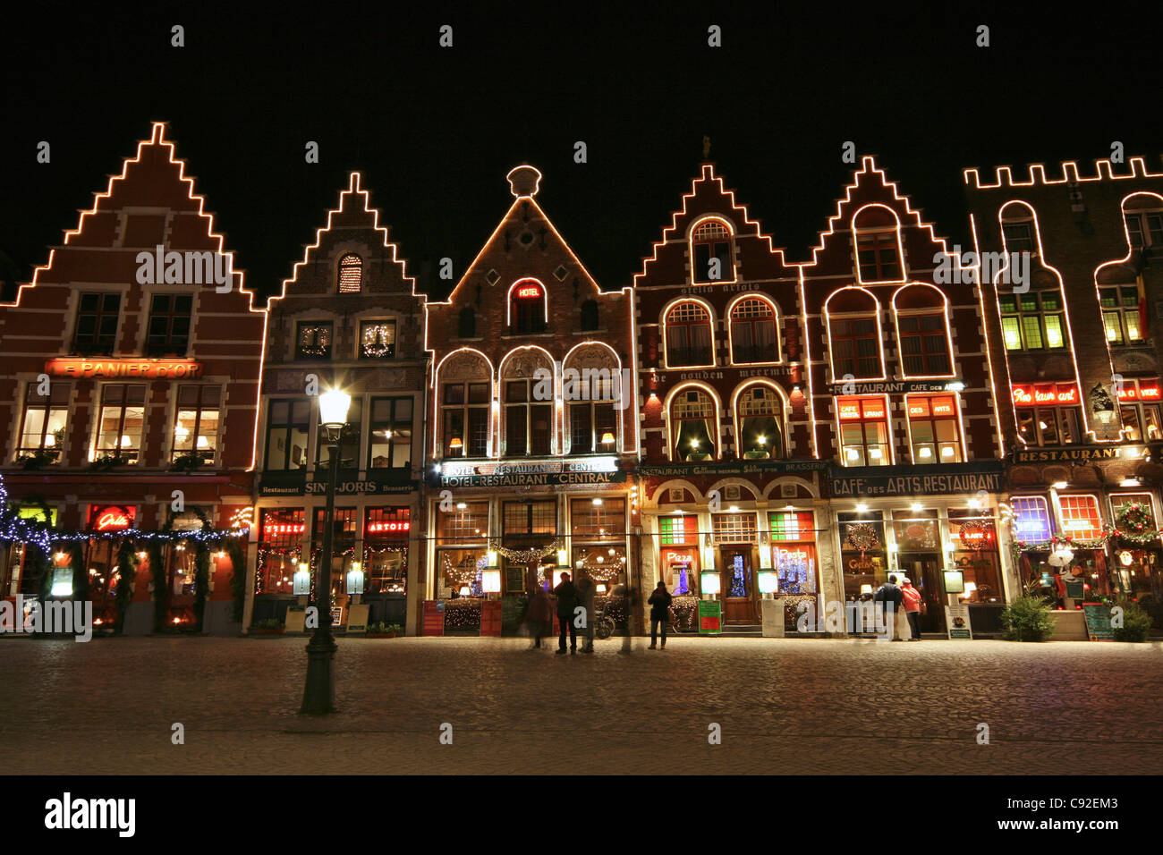 Bruges nightlife hi-res stock photography and images - Alamy