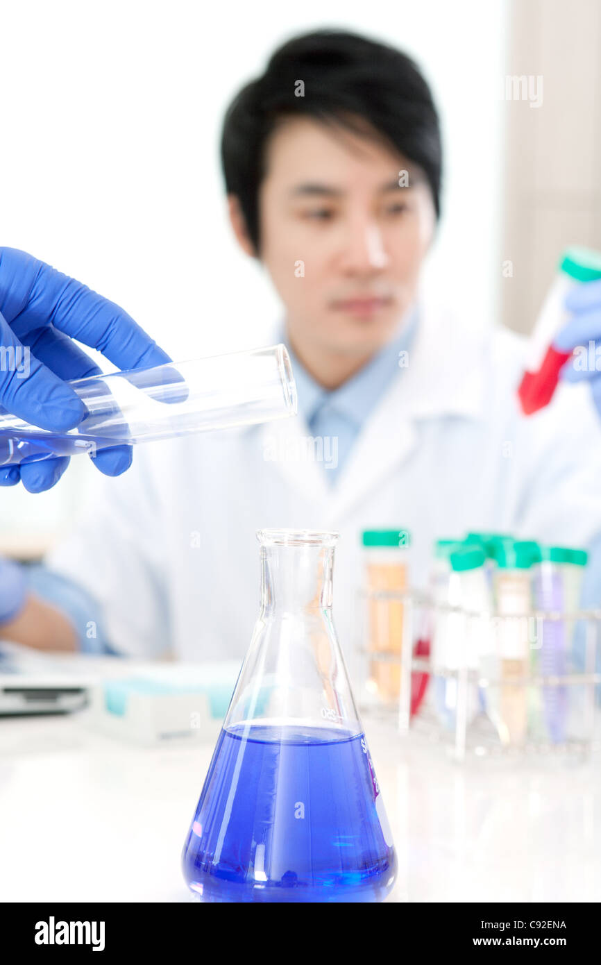 Glass beaker in lab pouring hi-res stock photography and images - Alamy