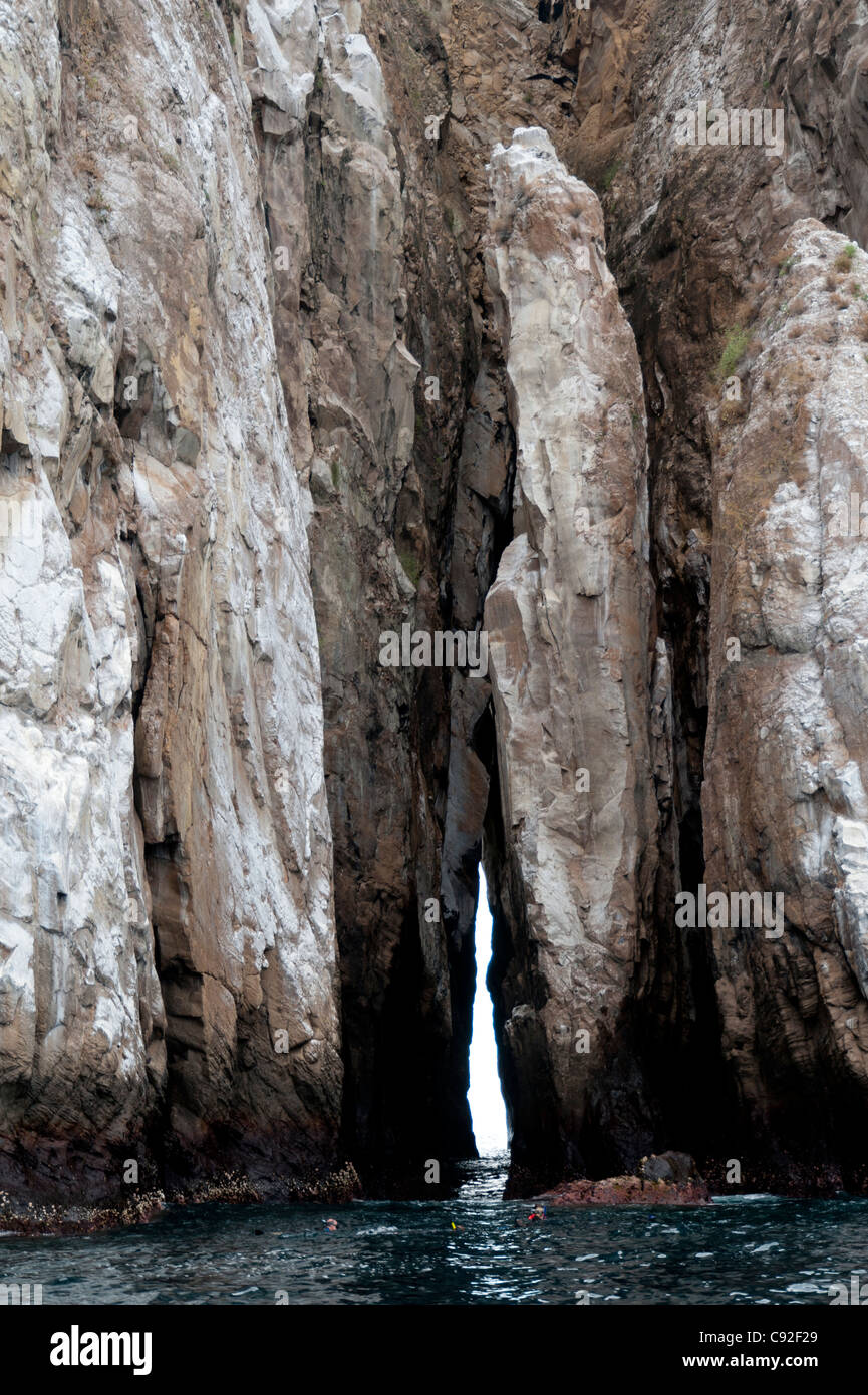 Narrow slot on kicker rock hi-res stock photography and images - Alamy