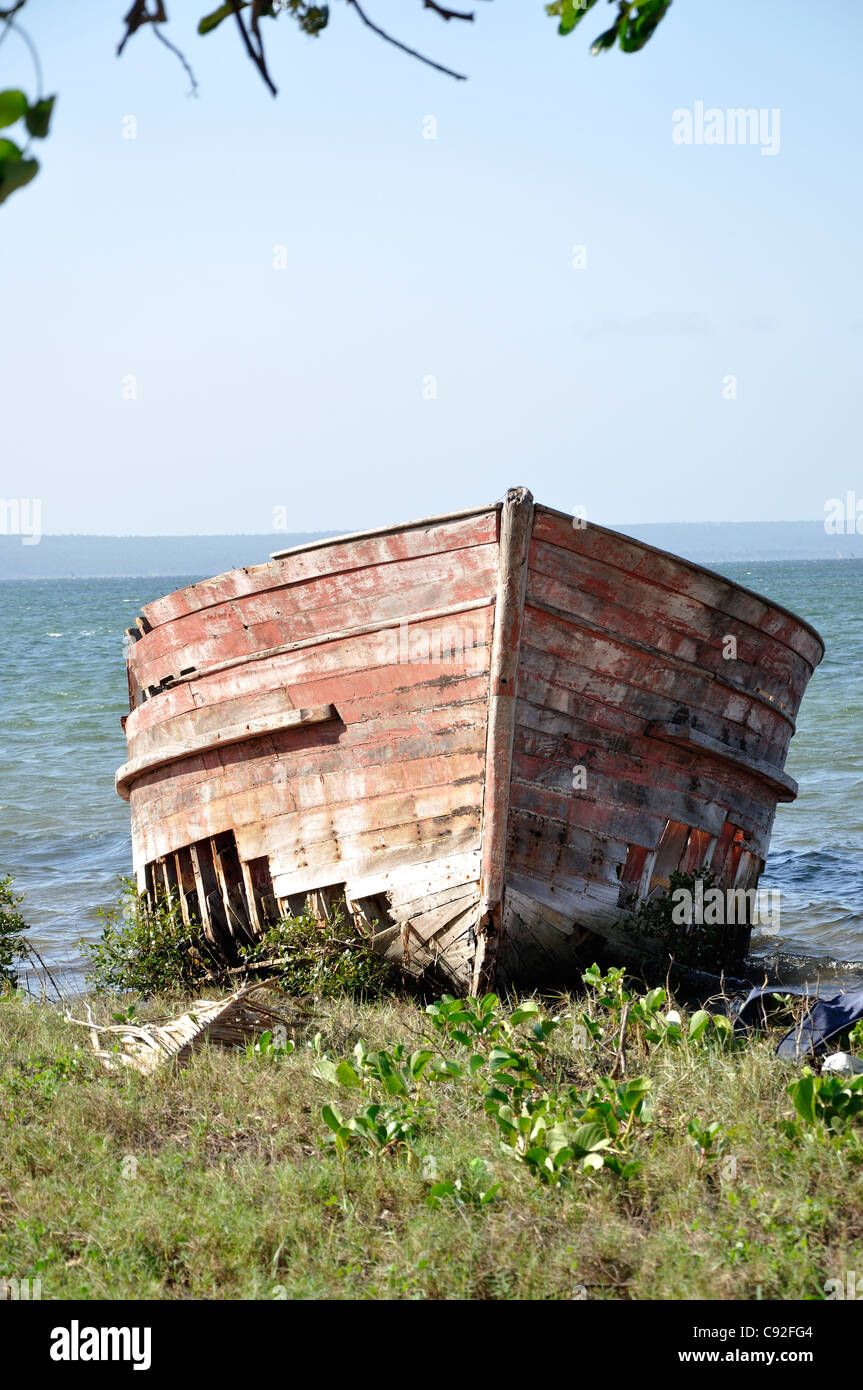 Inhambane Town is on the Indian Ocean coast of southern Mozambique ...