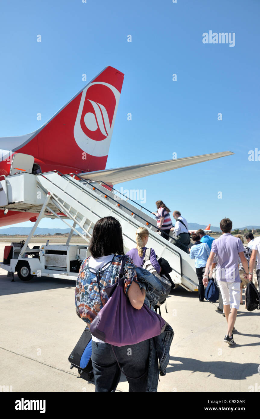 Passengers boarding an airplane Stock Photo - Alamy