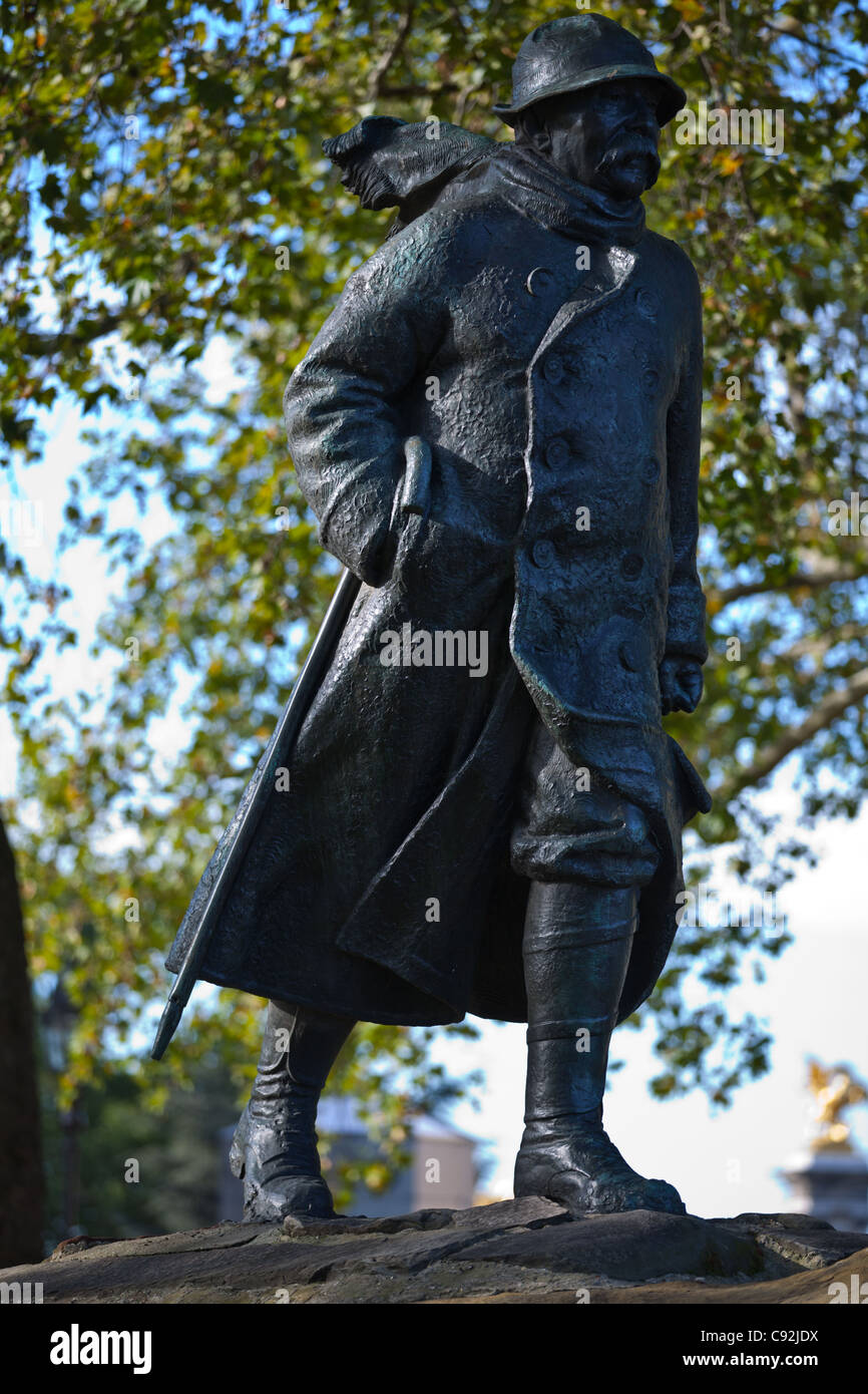 Paris, Clemenceau square, the Clemenceau monument Stock Photo - Alamy