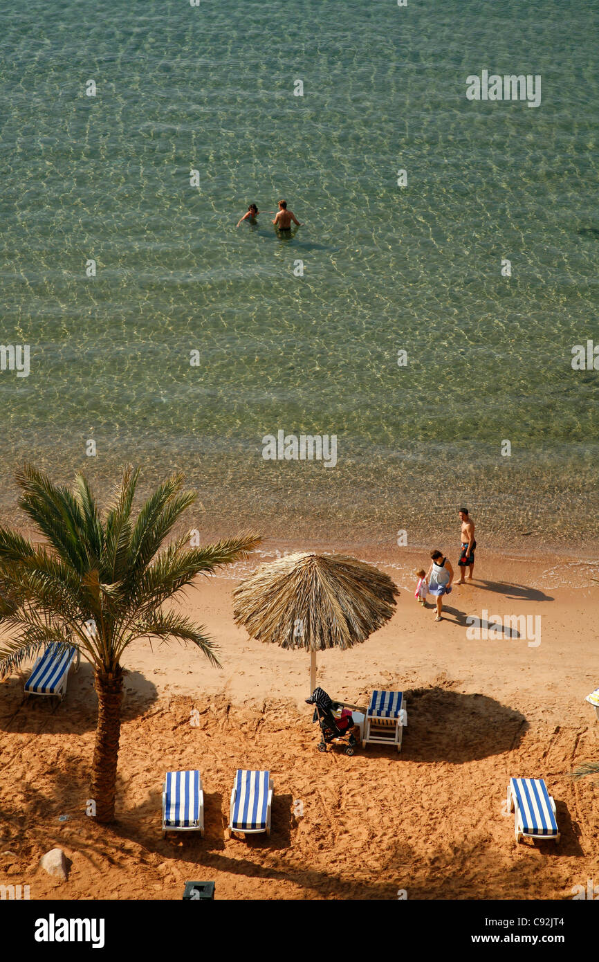 View overthe Beaches of Aqaba, Jordan Stock Photo - Alamy