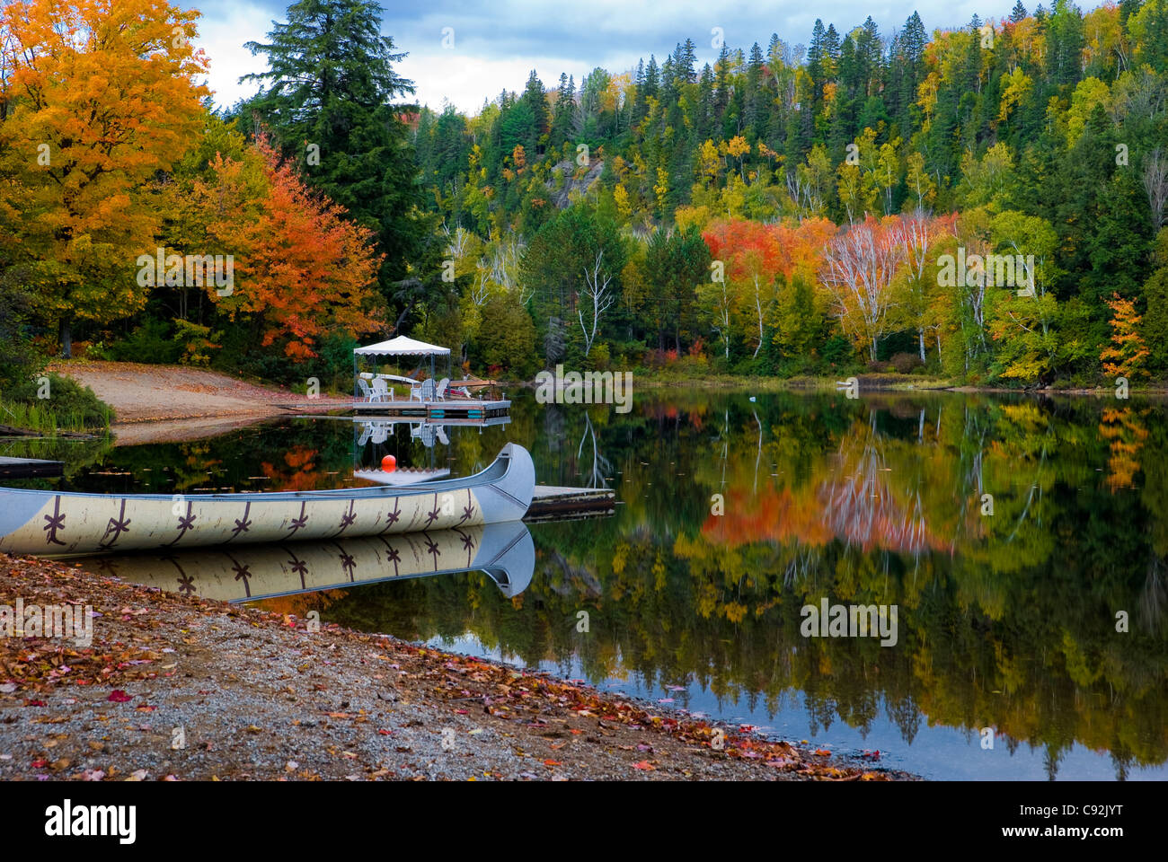 Breathtaking fall foliage reflected on a lake in Algonquin Park ...