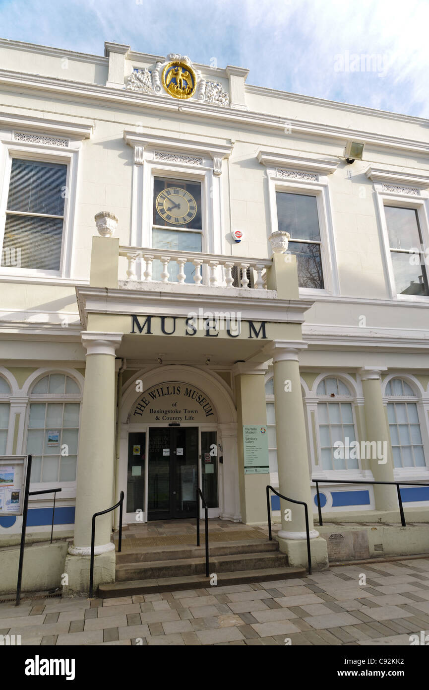 Basingstoke historical town centre hi-res stock photography and images ...