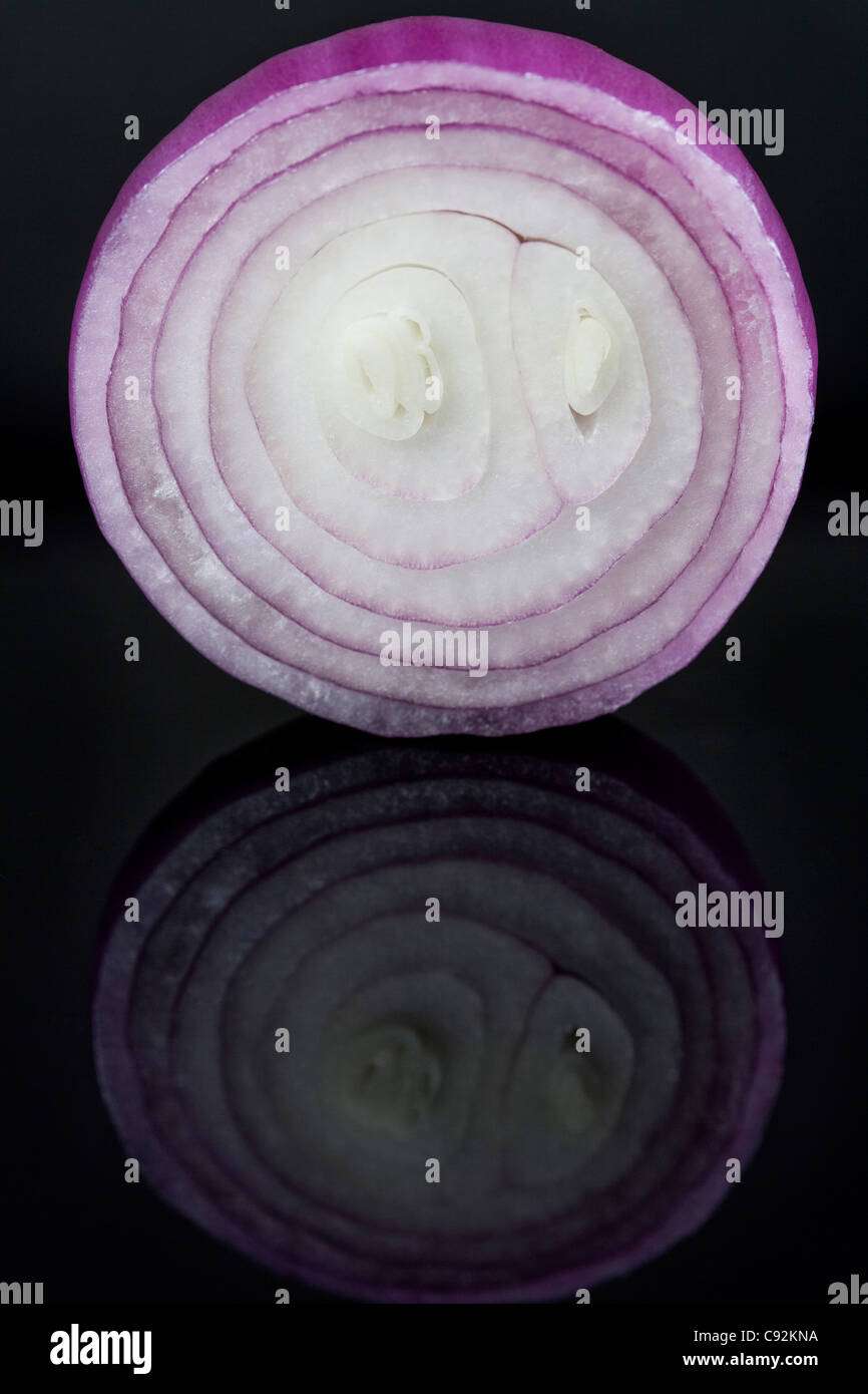 Sliced red onion, close up Stock Photo - Alamy