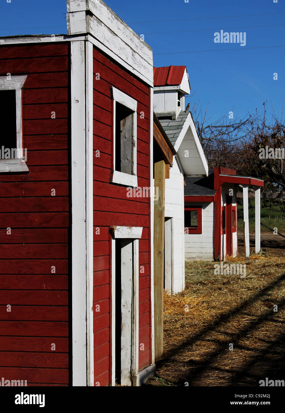 Straw barns hi-res stock photography and images - Alamy