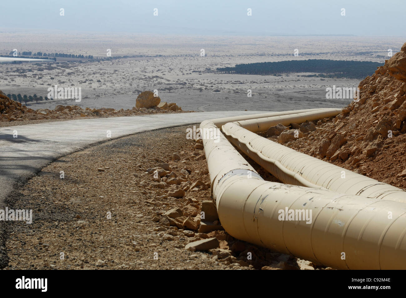 Pipeline desert hi-res stock photography and images - Alamy