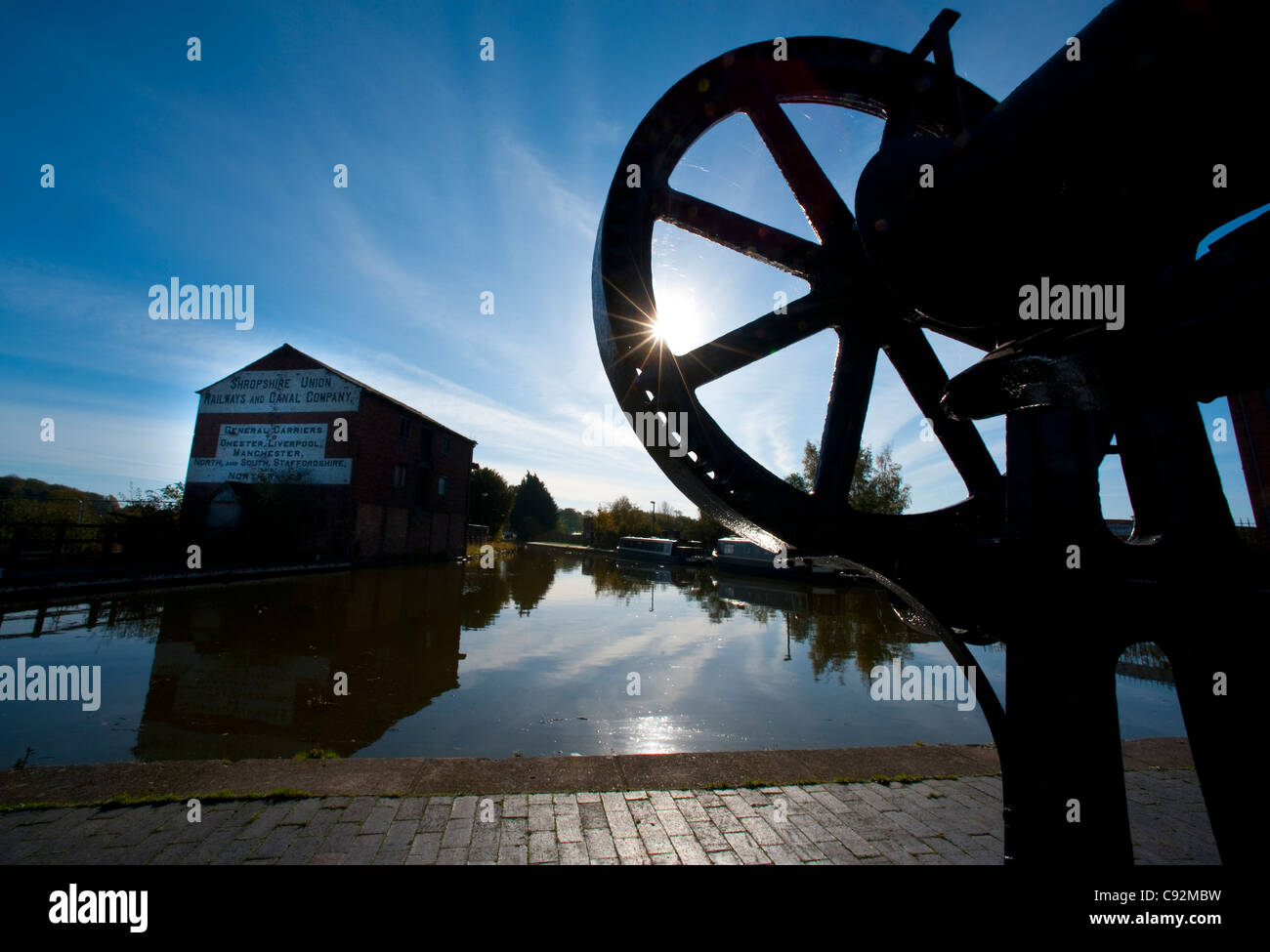 Crane wheel on Llangollen Canal at Ellesmere Wharf, Shropshire UK Stock ...