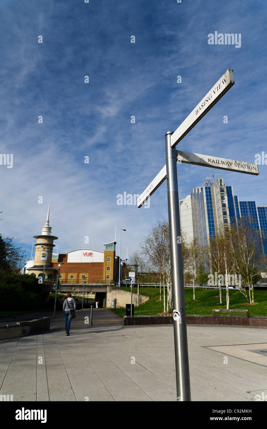 Basingstoke railway station hi-res stock photography and images - Alamy