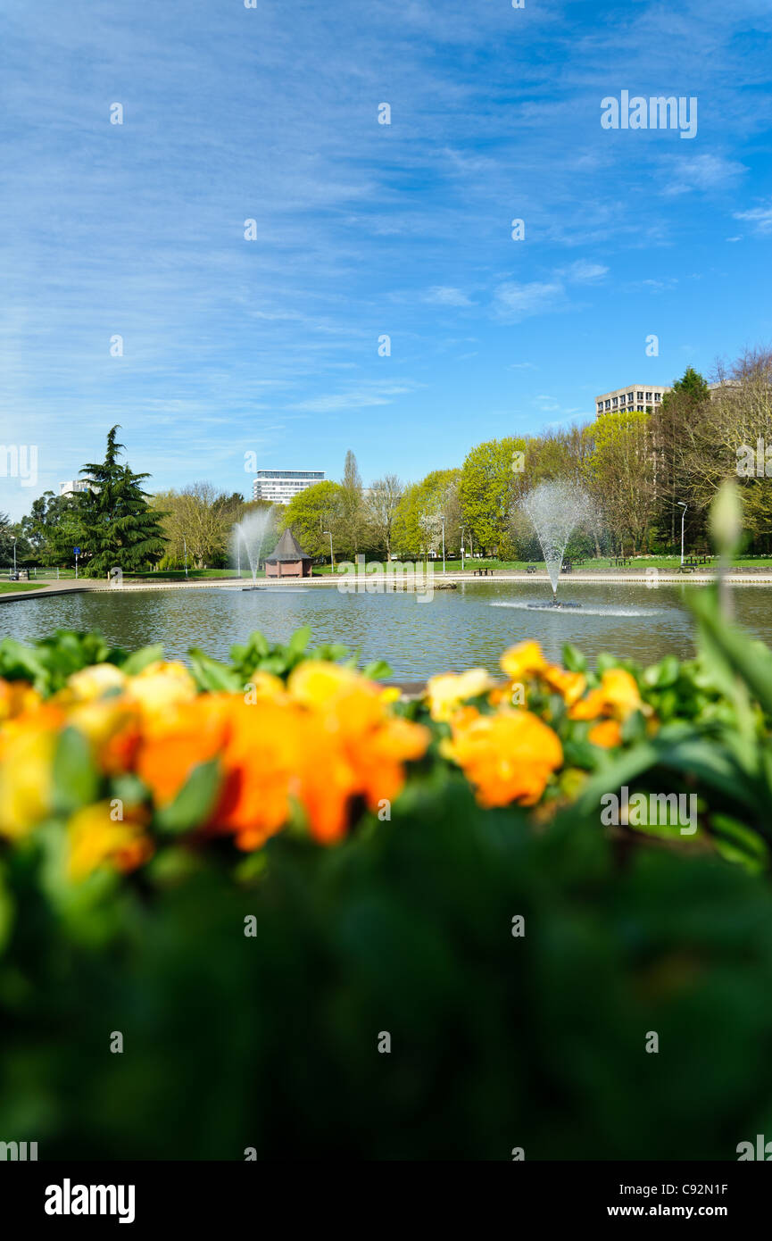 Eastrop Park & boating lake, Basingstoke, UK on a hot summers day Stock ...