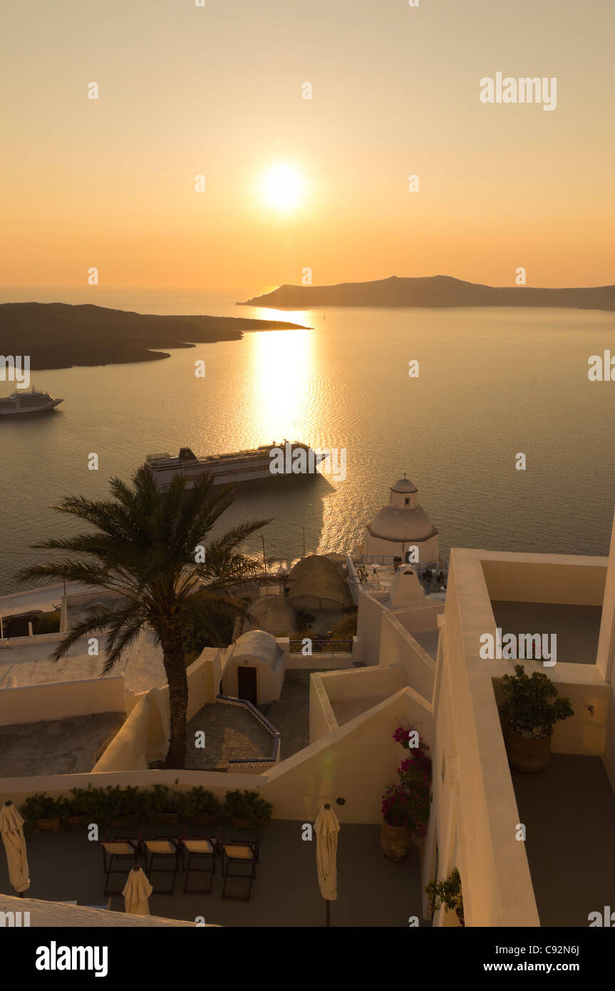 Santorini sunset hi-res stock photography and images - Alamy