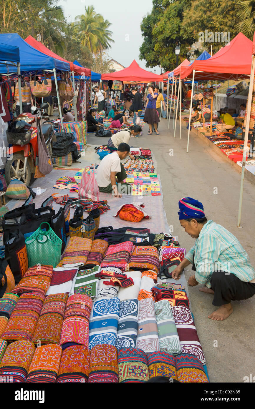 Setting up night market hi-res stock photography and images - Alamy