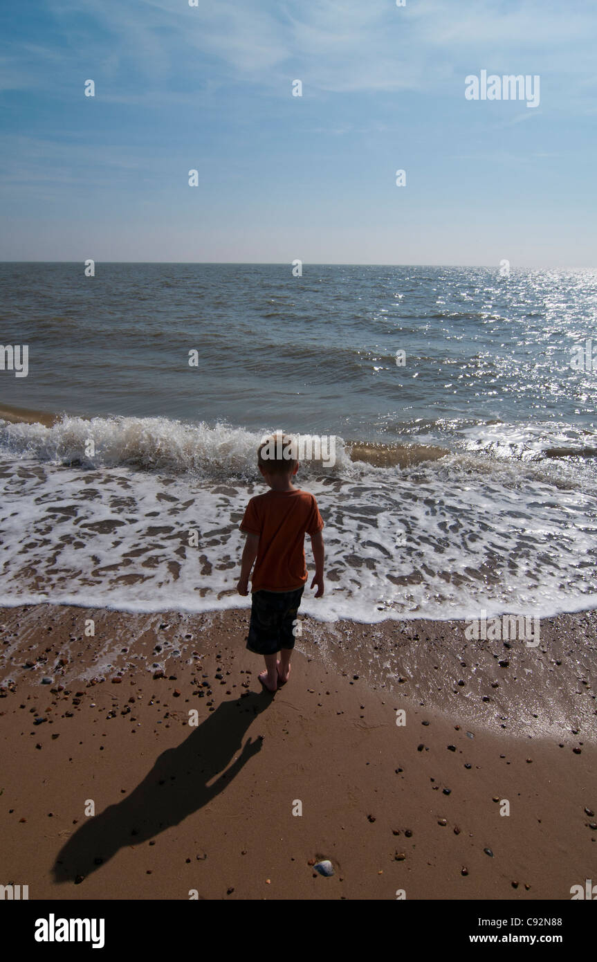 Boy sea hi-res stock photography and images - Alamy