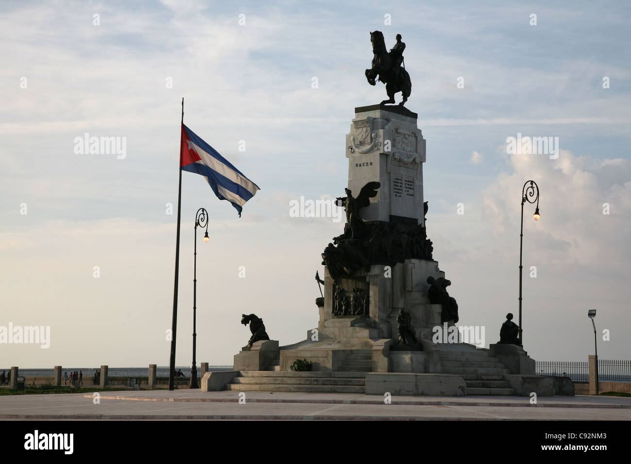 Cuba havana malecon sculpture hi-res stock photography and images - Alamy