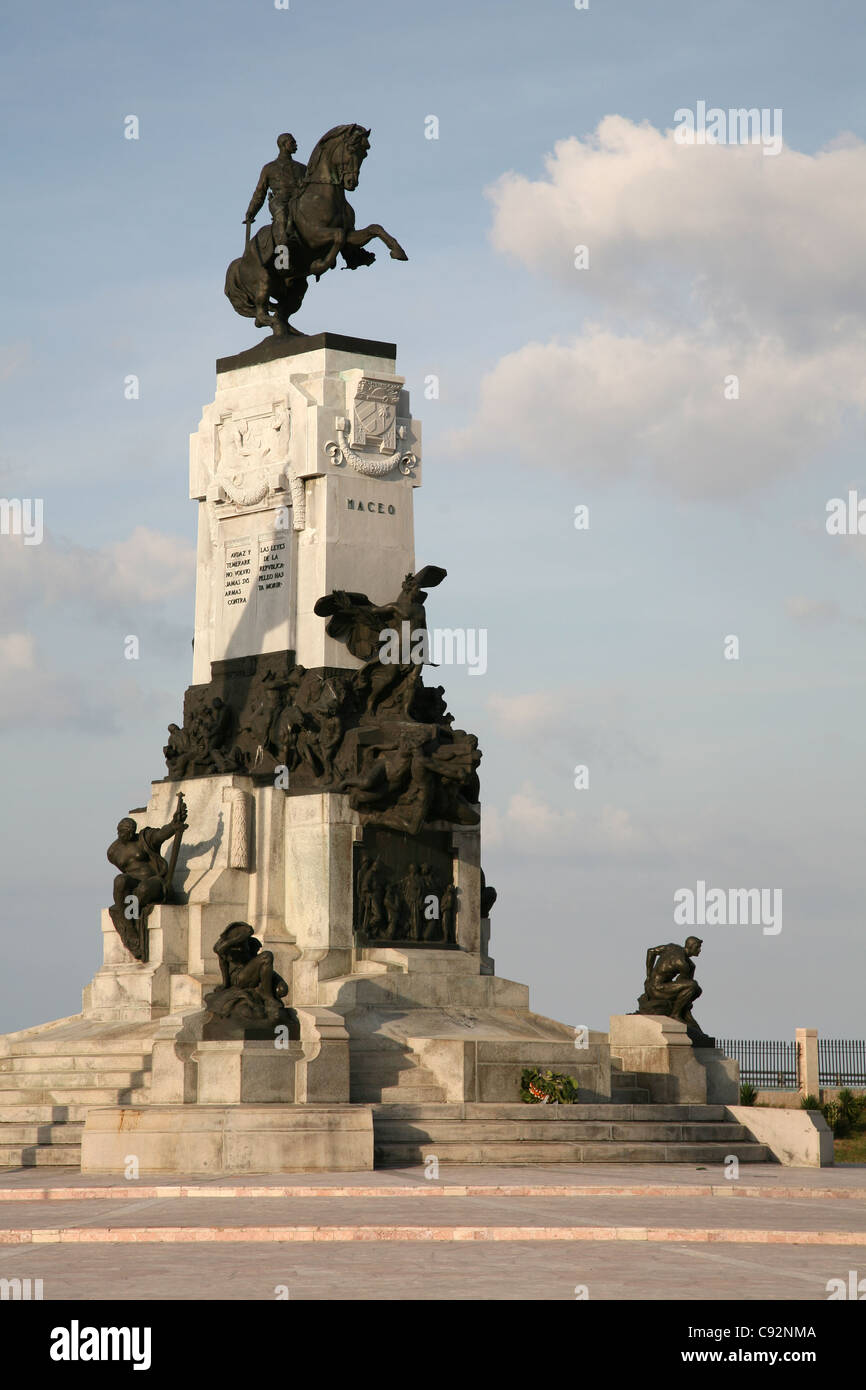 Maceo statue hi-res stock photography and images - Alamy