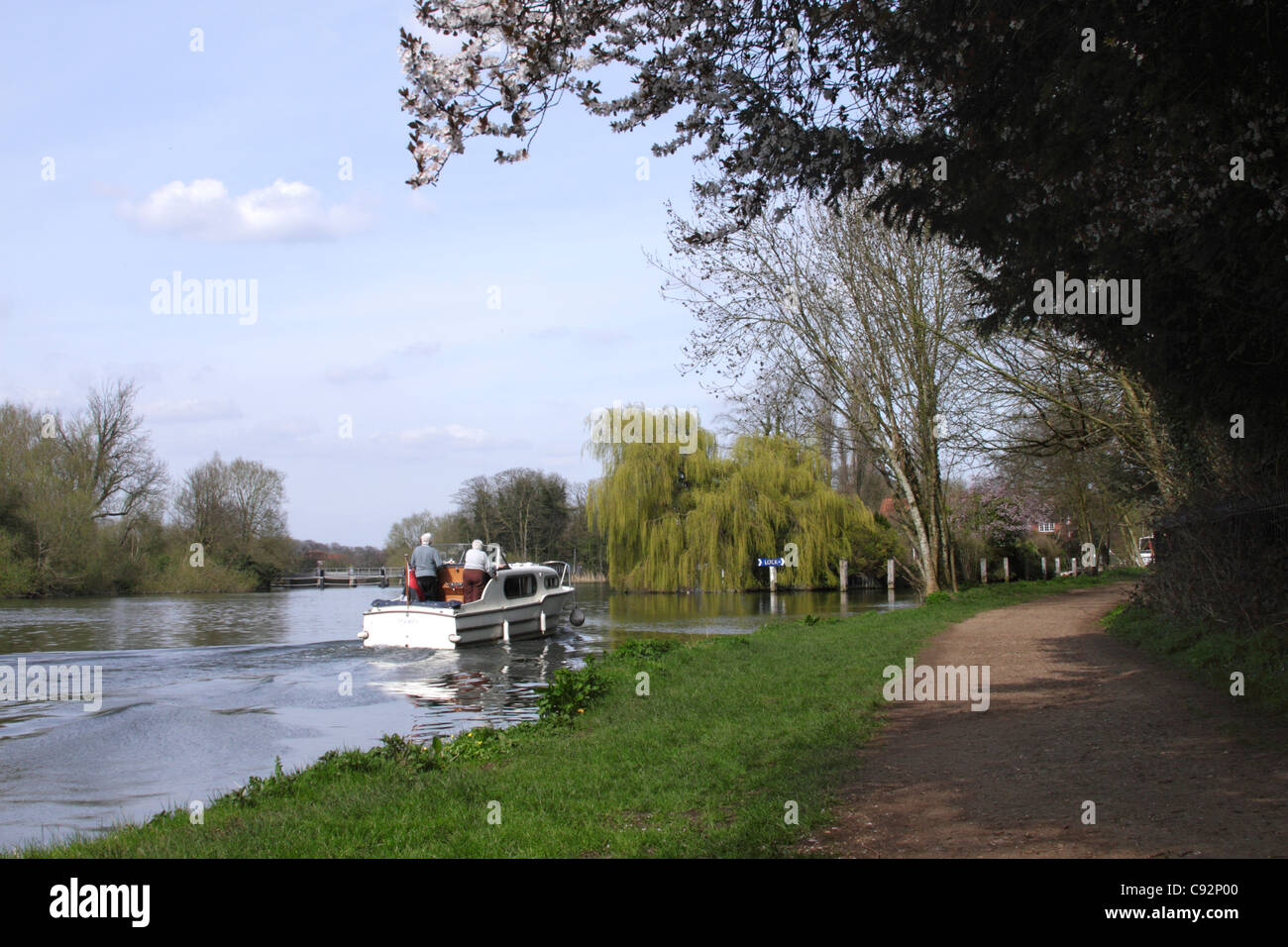 Spring river thames hi-res stock photography and images - Alamy