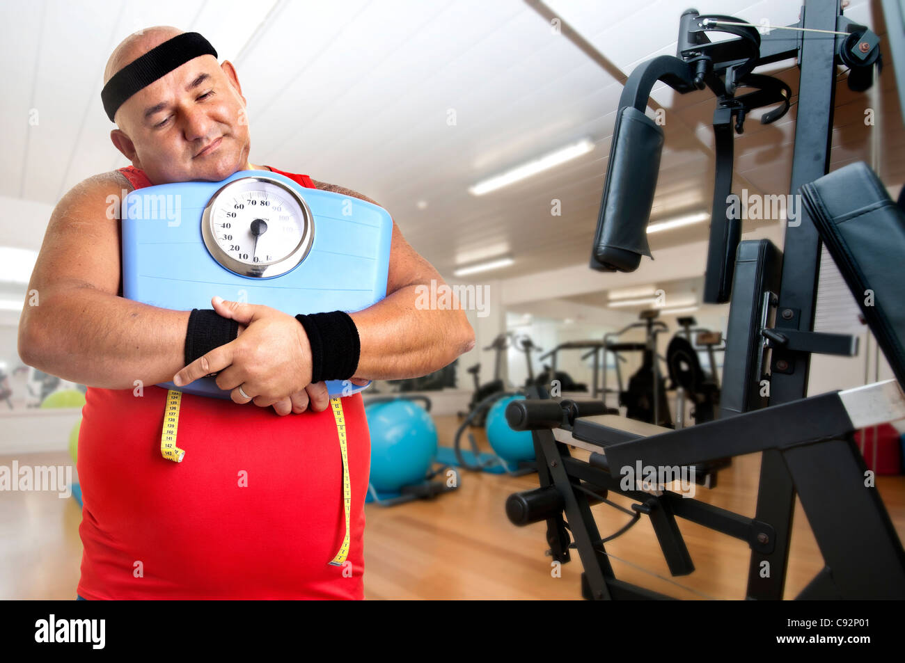Large fitness man with weight scale in the gym Stock Photo - Alamy