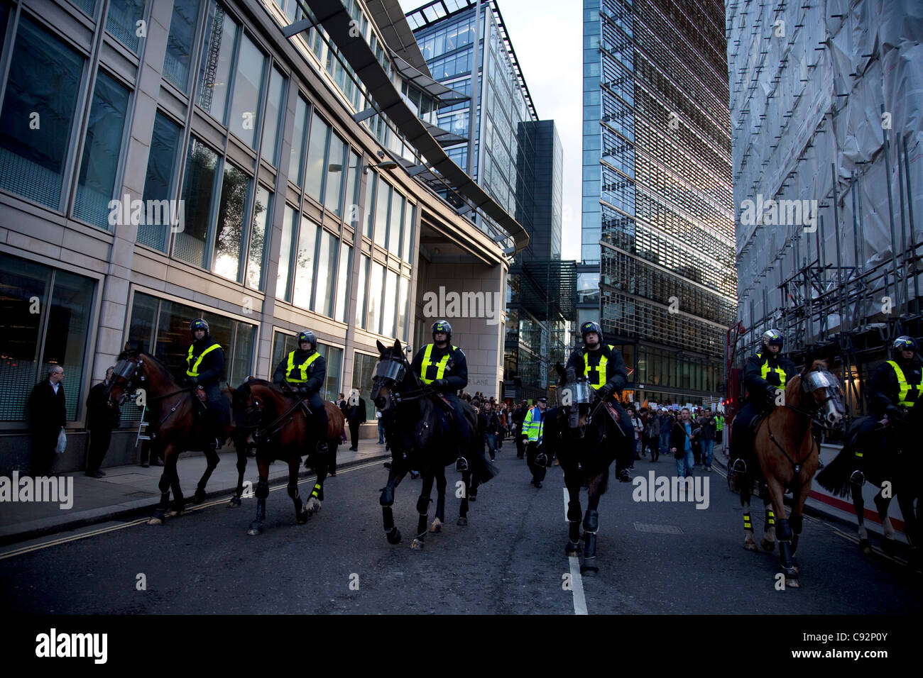 Police horses in riot gear hi-res stock photography and images - Alamy
