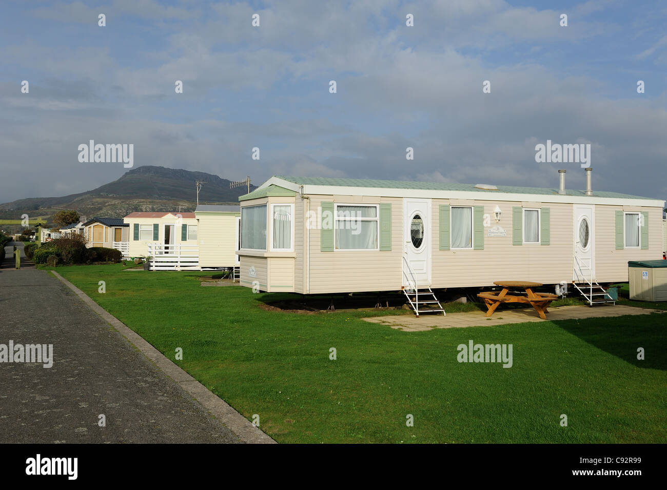 Static caravan hi-res stock photography and images - Alamy