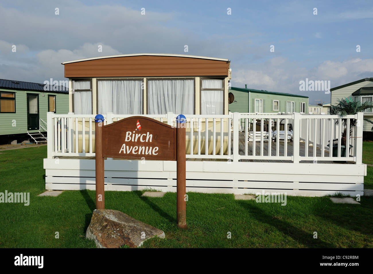 static luxury caravan with decking surround birch avenue porthmadog ...