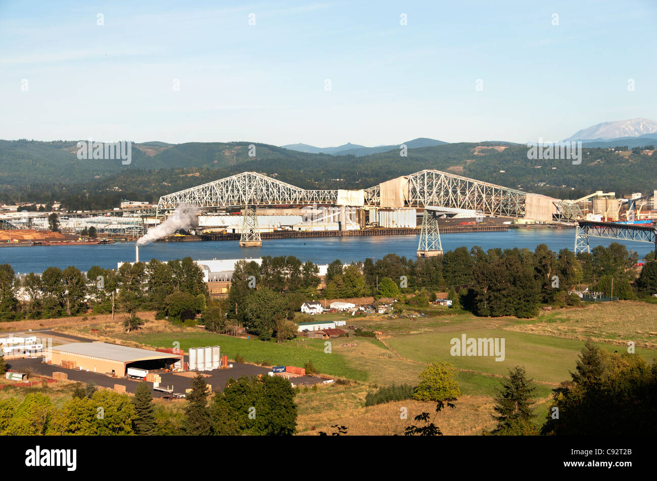 Lewis and clark bridge columbia river longview hi-res stock photography ...