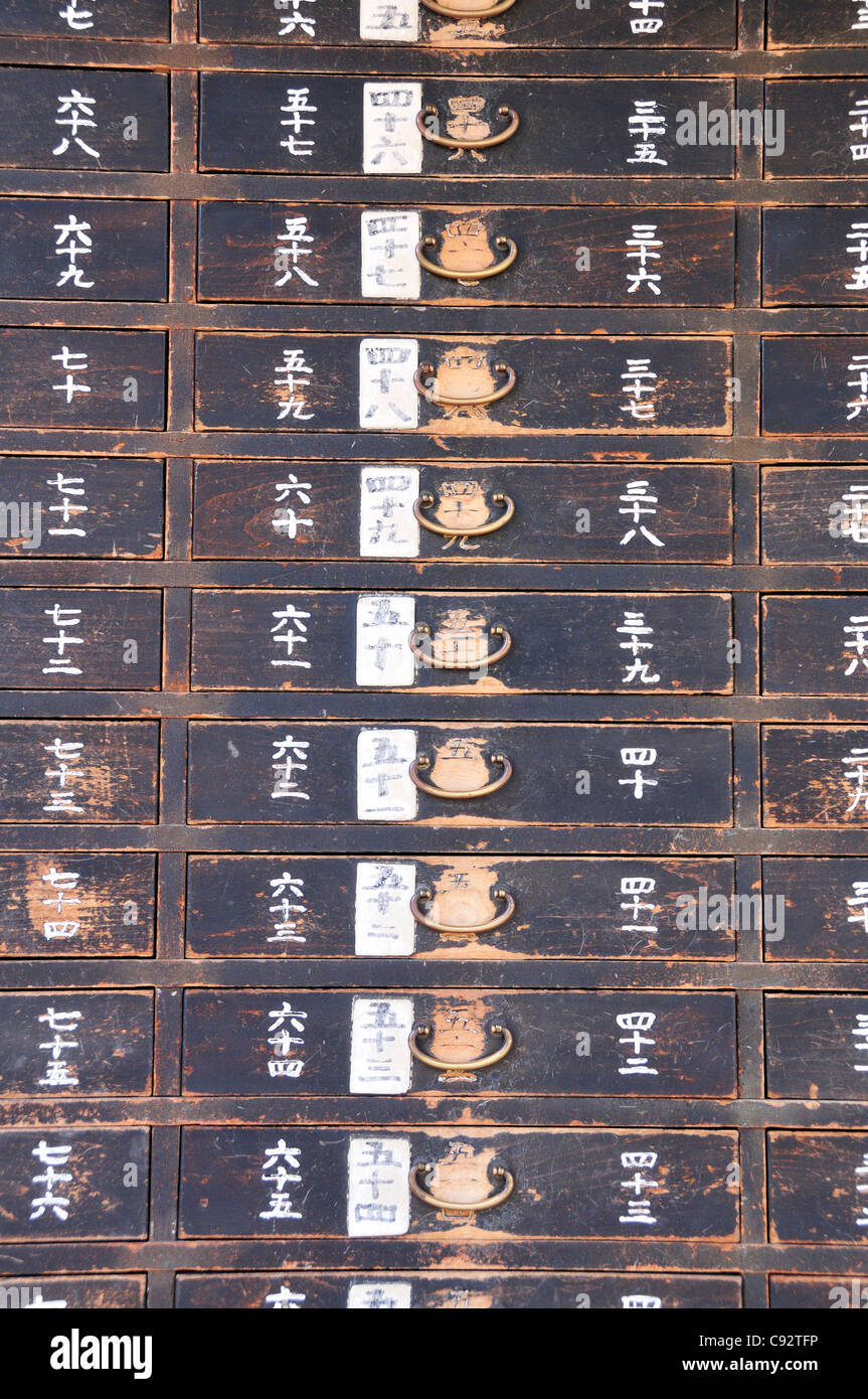 Honshu vertical japan japanese hi-res stock photography and images - Alamy