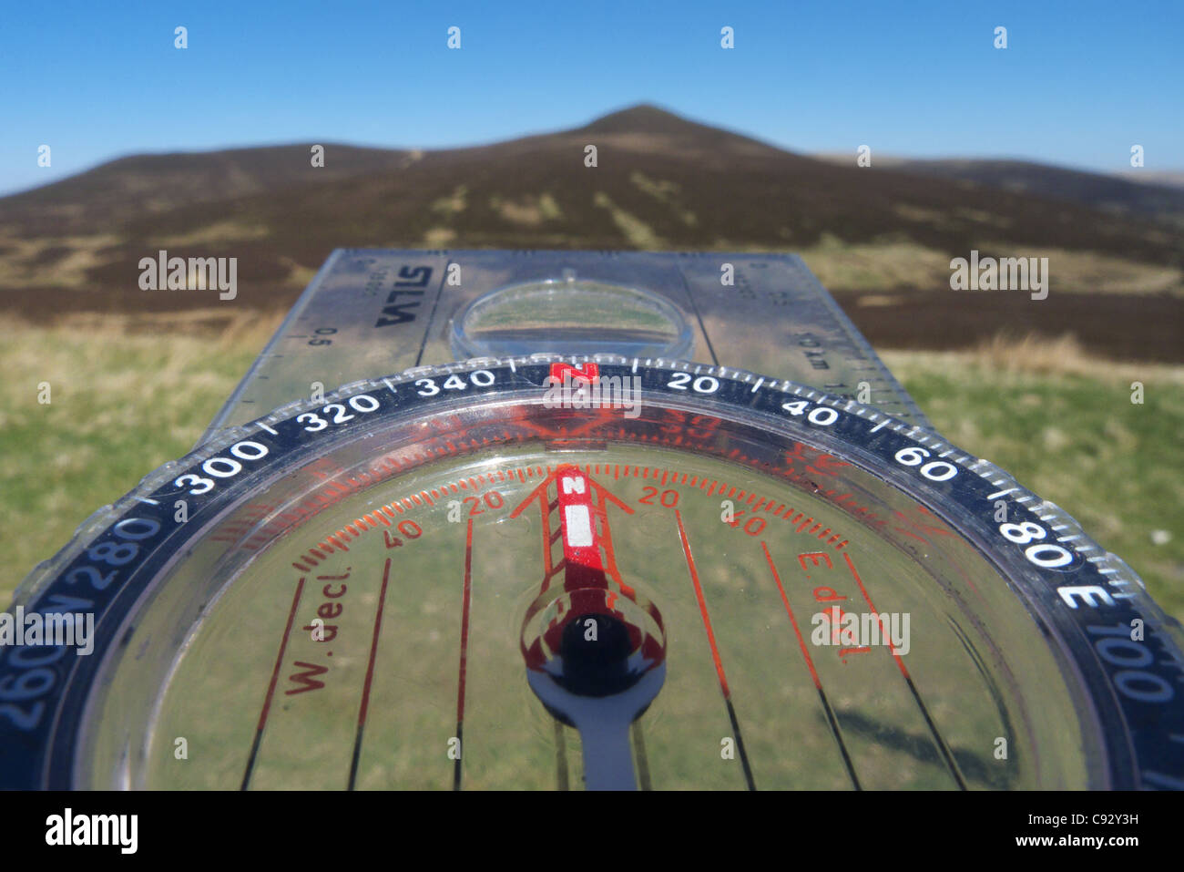 A compass pointing north to a mountain Stock Photo - Alamy