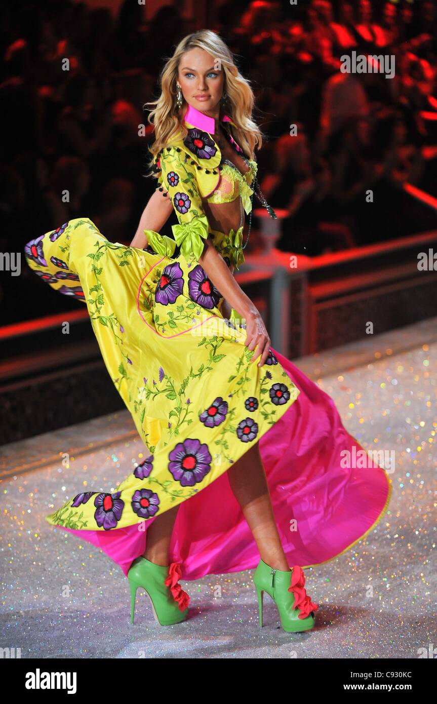 Candice Swanepoel Victorias Secret Show 2011