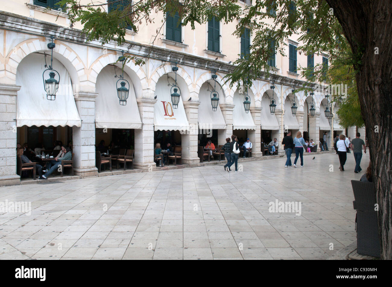 Corfu Town centre has examples of Italianate or European architecture ...