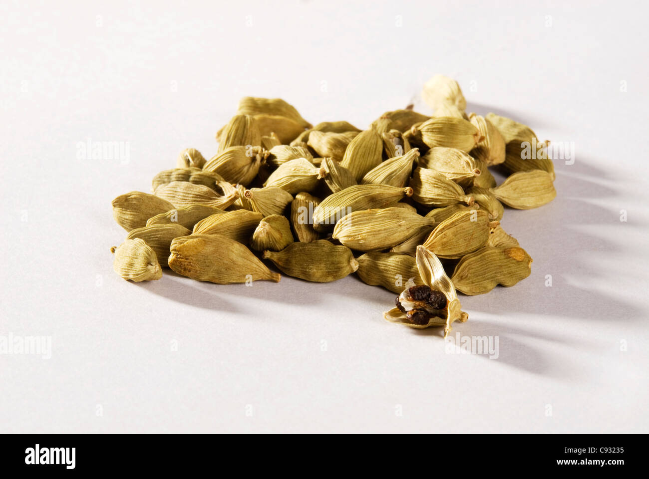 Open cardamom hi-res stock photography and images - Alamy
