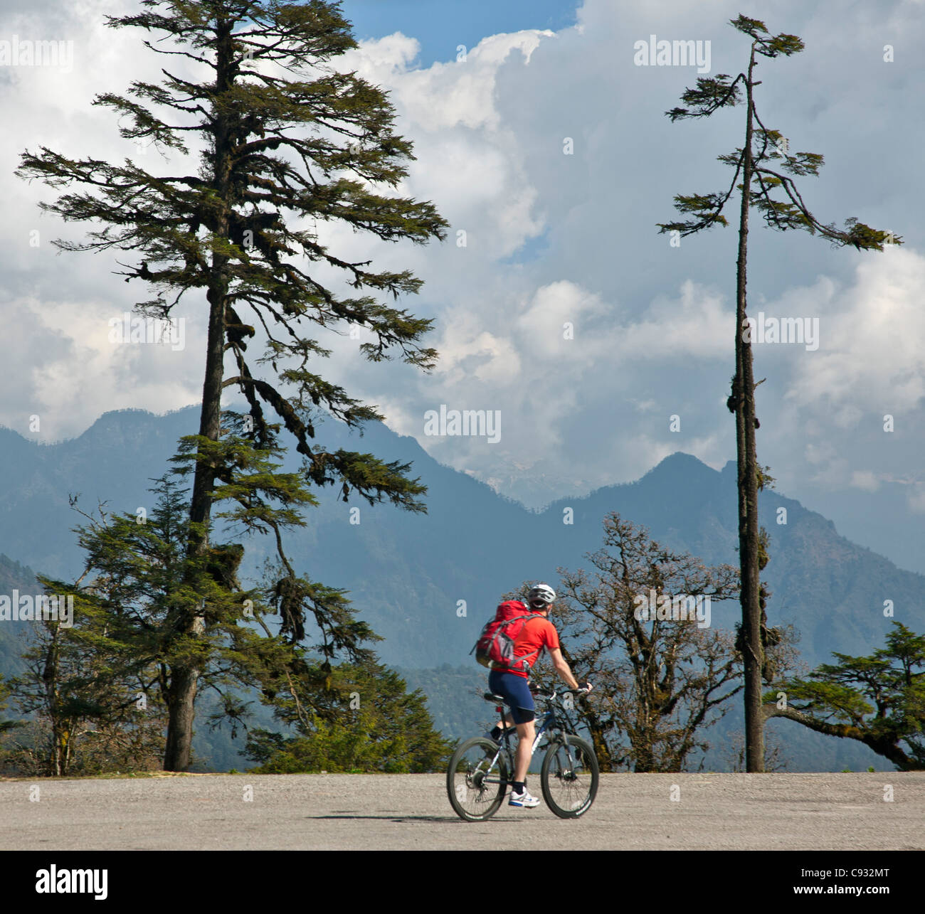 Dochu la pass cycling hi-res stock photography and images - Alamy