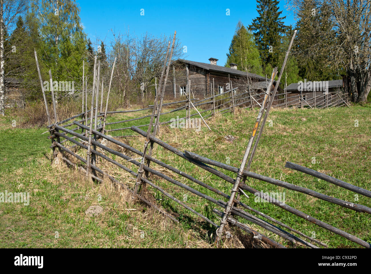 Roundpole fence hi-res stock photography and images - Alamy