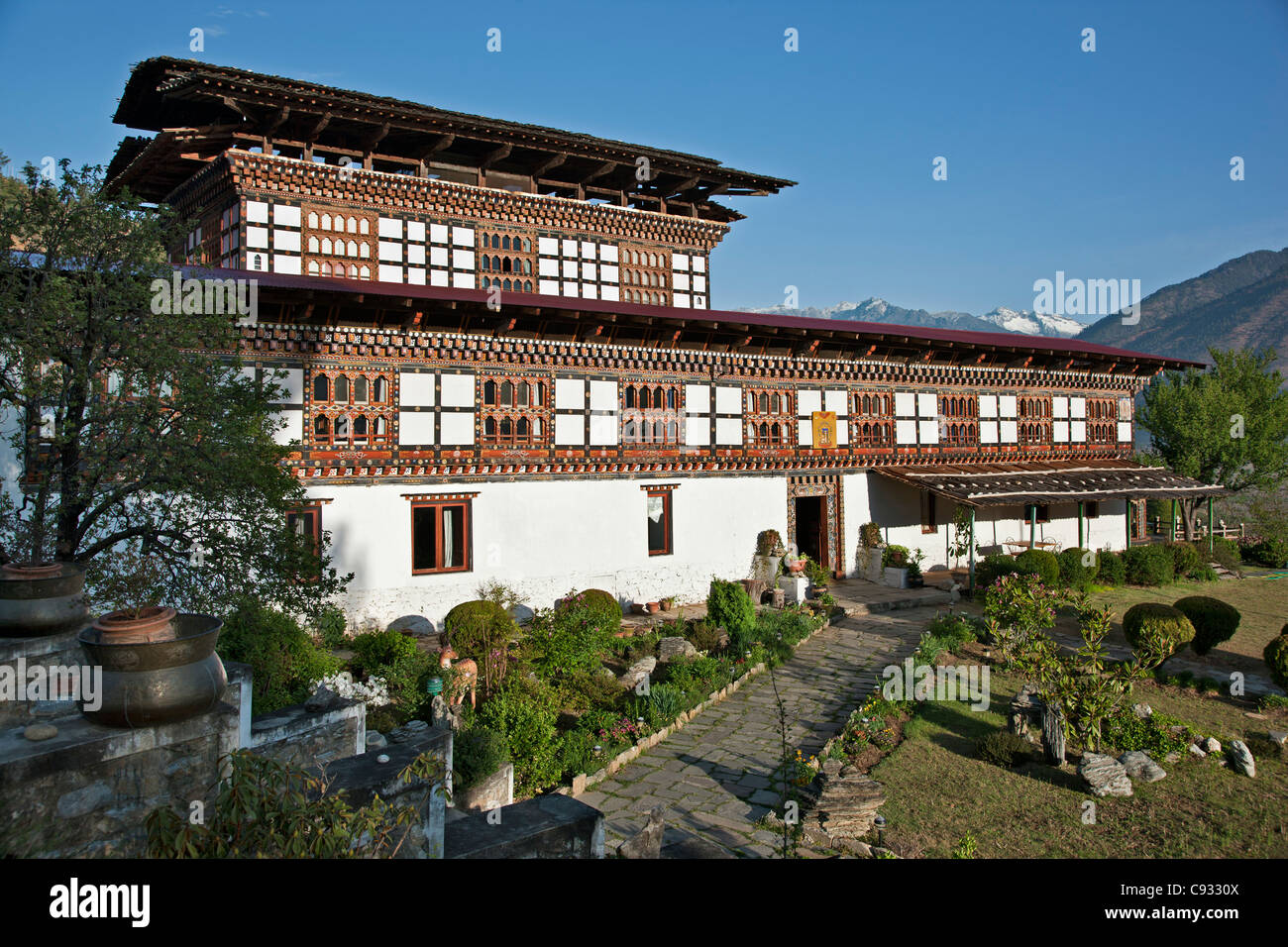 Himalaya himalayas himalayan architecture hi-res stock photography and ...