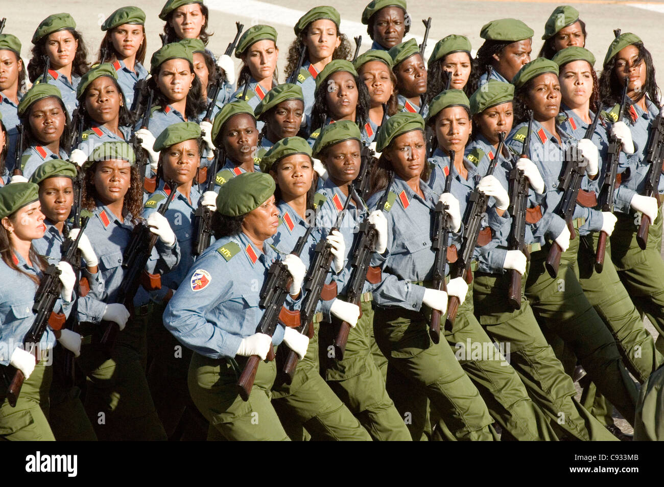 Cuba women military hi-res stock photography and images - Alamy