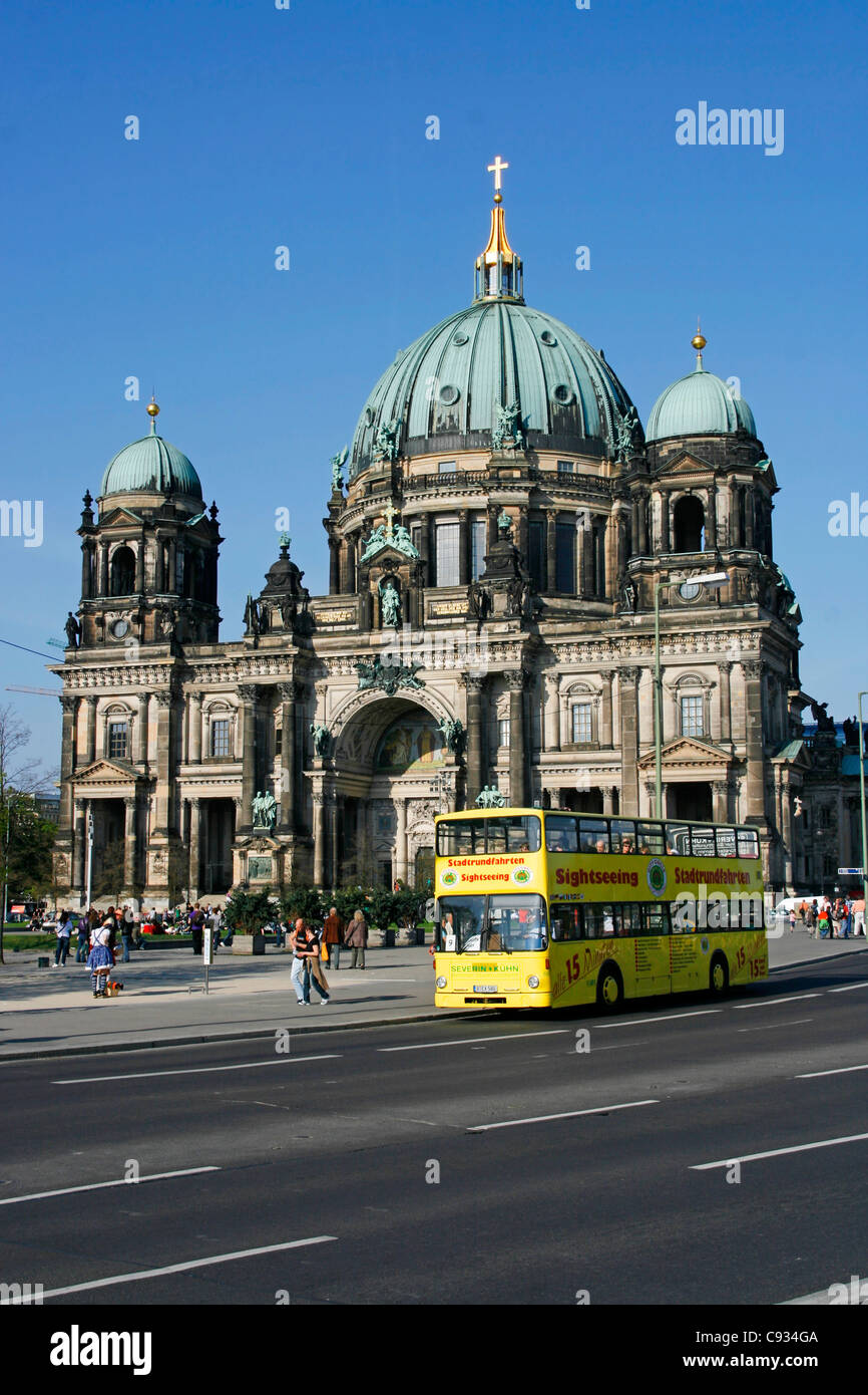 Bus berlin public transport hi-res stock photography and images - Alamy