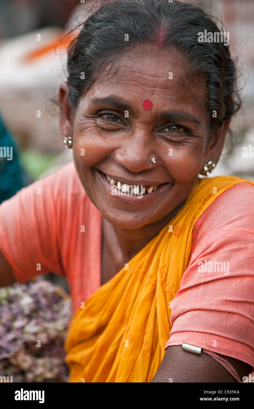 Bindi hindu hi-res stock photography and images - Alamy