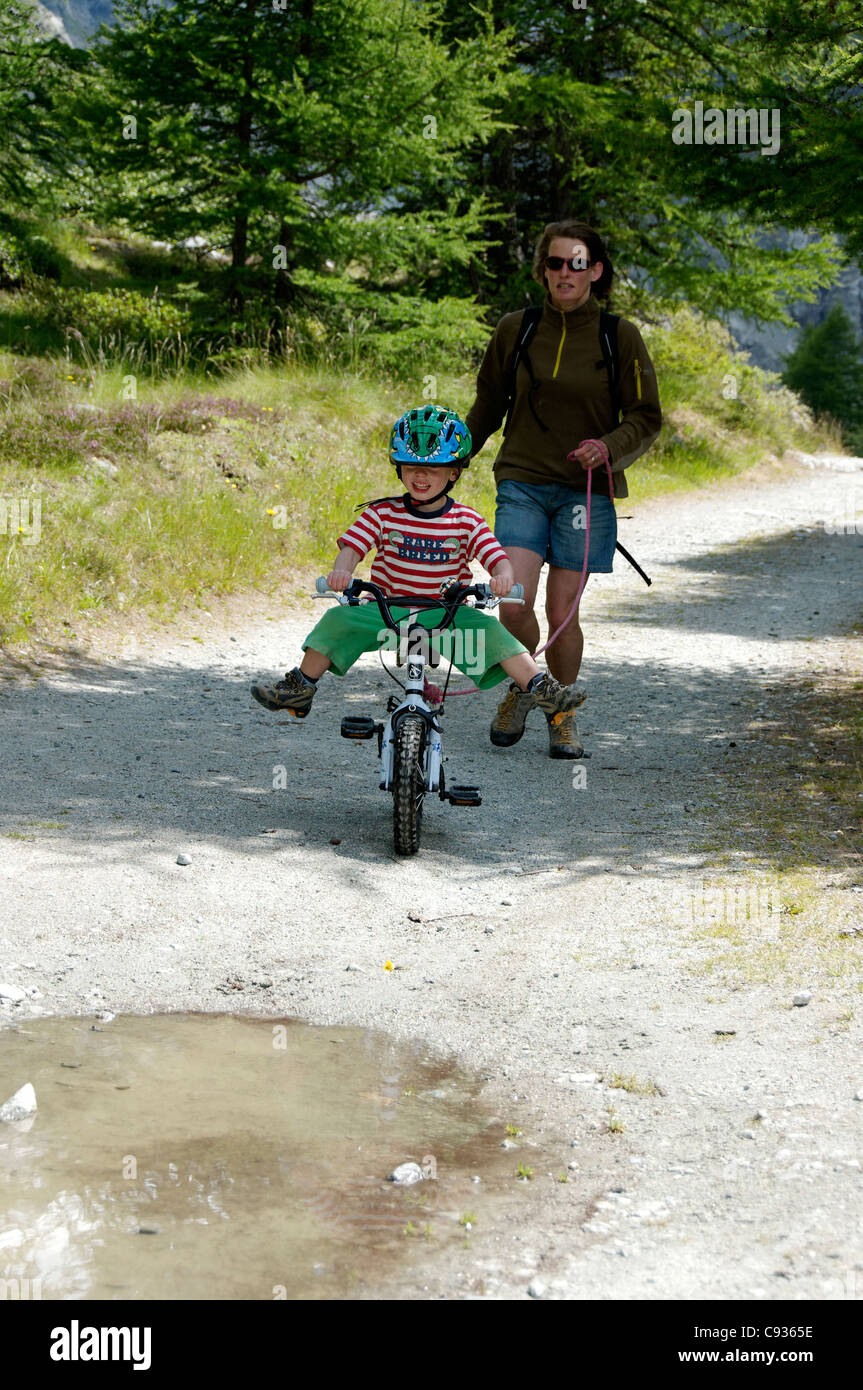 Splash puddle bike hi-res stock photography and images - Alamy