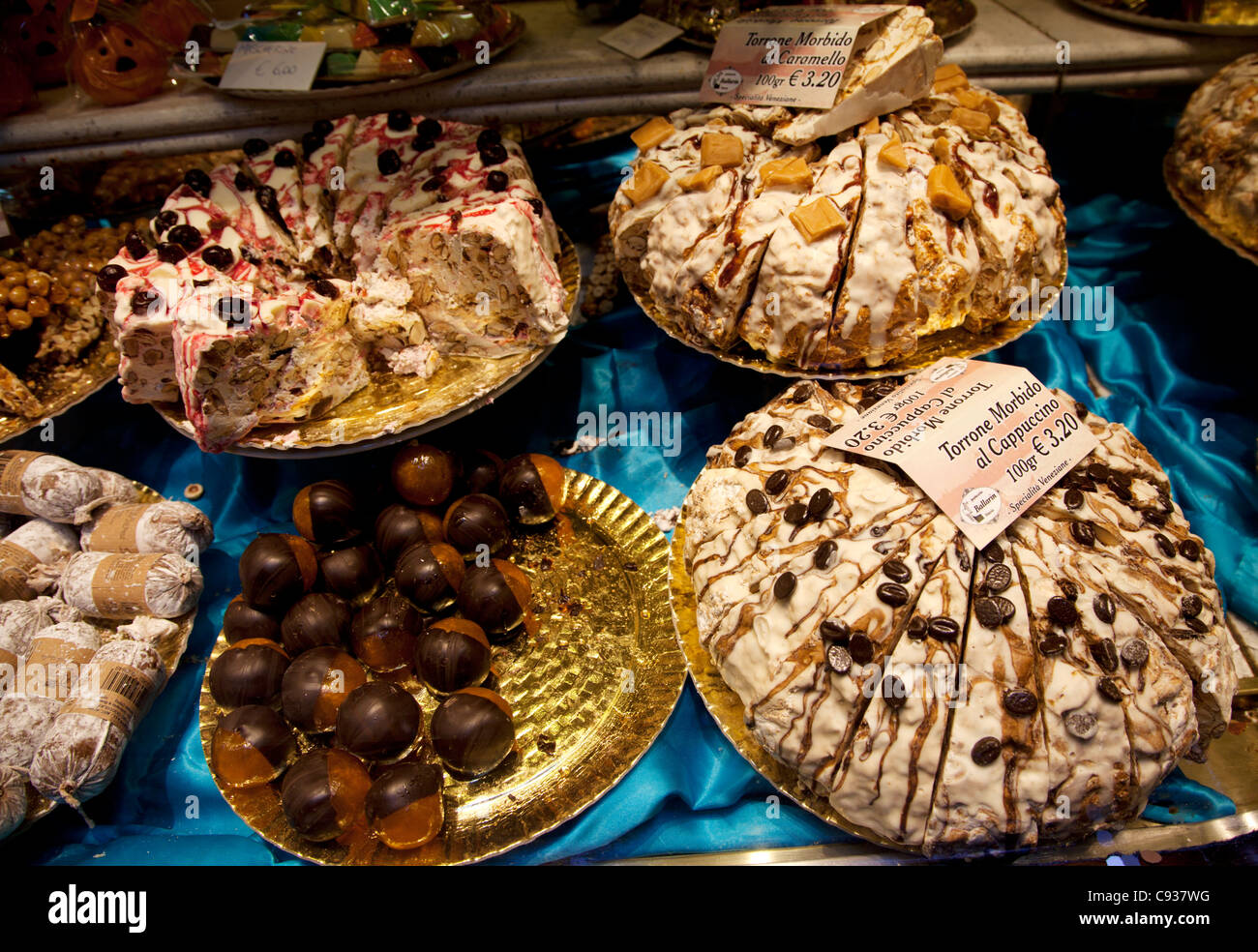 Cake shop window display hi-res stock photography and images - Alamy