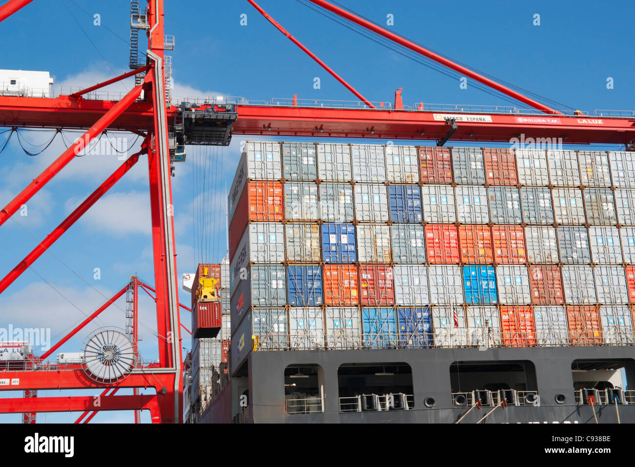 Container ship unloading hi-res stock photography and images - Alamy