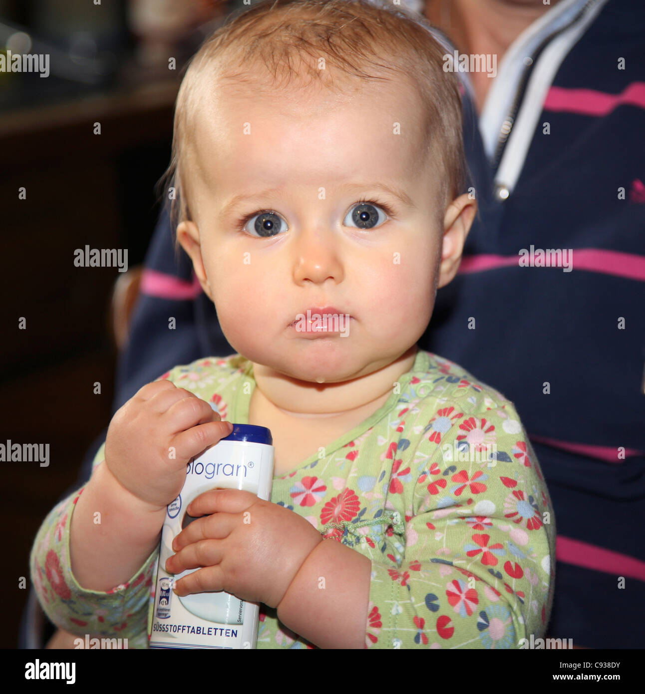 Child stare at baby hi-res stock photography and images - Alamy