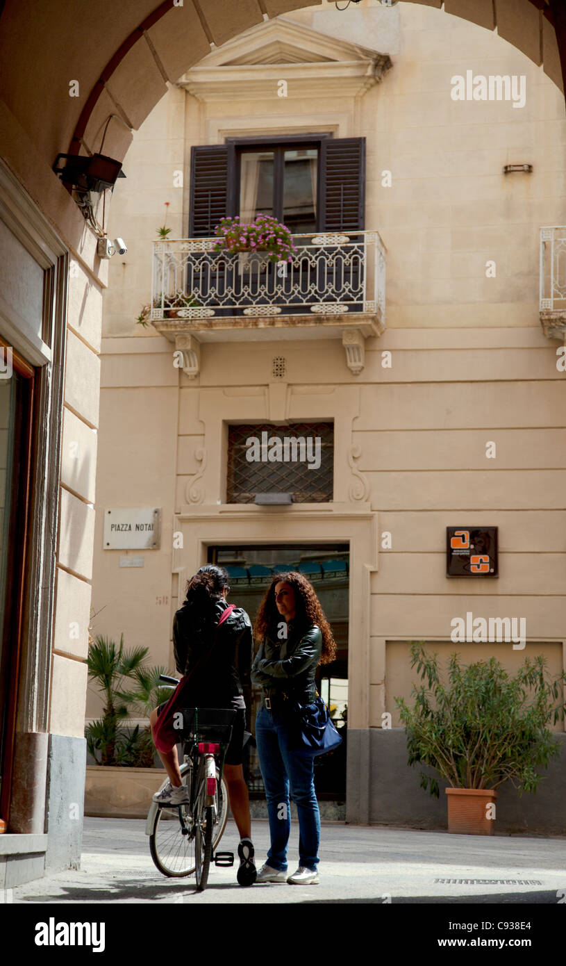 Two women in italy hi-res stock photography and images - Alamy